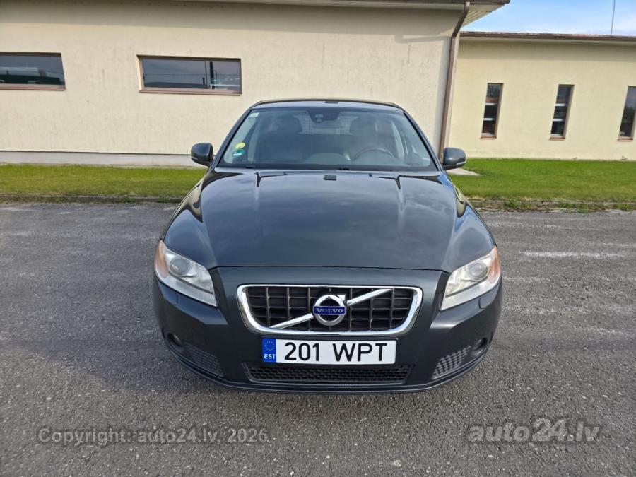 Grey Volvo V70 2012 in Paide, with an engine capacity of 2.00 L and mileage of 311 thousand km for 6990 €, photo 8 on AUTOMOTO.COM.LV