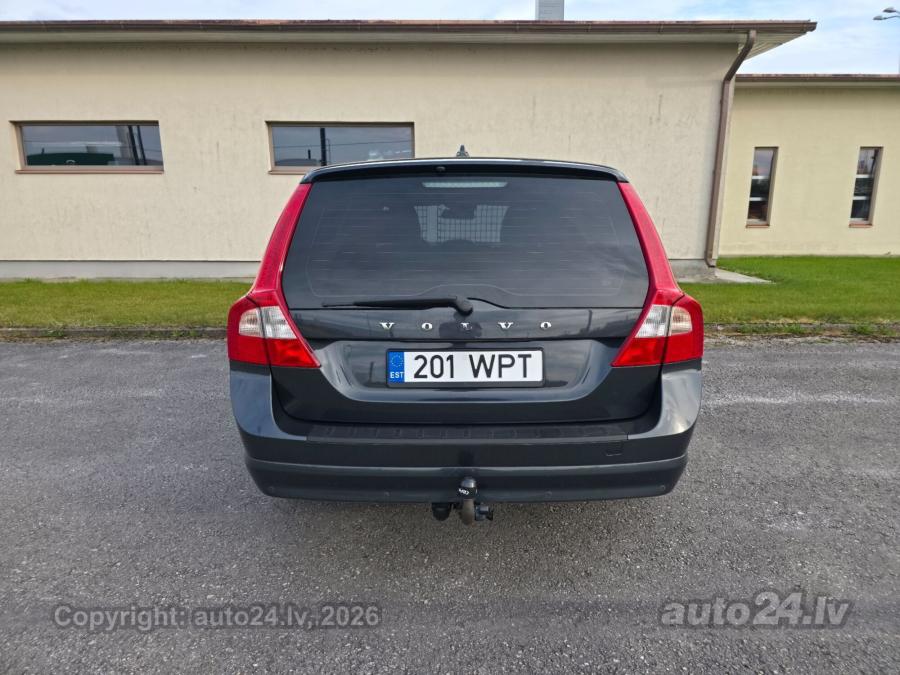 Grey Volvo V70 2012 in Paide, with an engine capacity of 2.00 L and mileage of 311 thousand km for 6990 €, photo 10 on AUTOMOTO.COM.LV