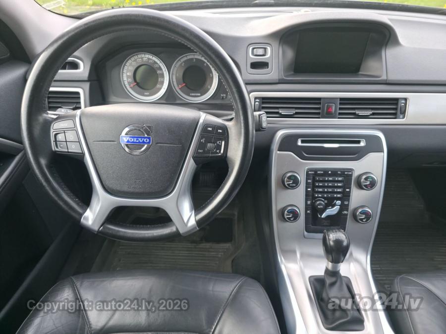 Grey Volvo V70 2012 in Paide, with an engine capacity of 2.00 L and mileage of 311 thousand km for 6990 €, photo 16 on AUTOMOTO.COM.LV
