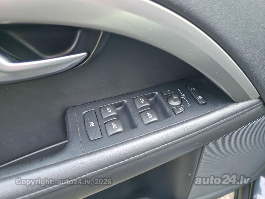 Grey Volvo V70 2012 in Paide, with an engine capacity of 2.00 L and mileage of 311 thousand km for 6990 €, photo 23 on AUTOMOTO.COM.LV