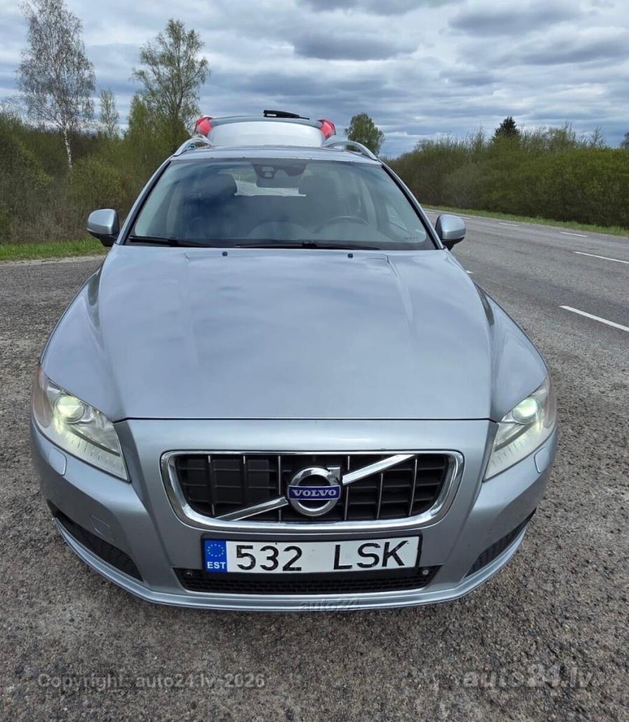 Grey Volvo V70 2012 in Rapla, with an engine capacity of 2.00 L and mileage of 557 thousand km for 6500 €, photo 1 on AUTOMOTO.COM.LV