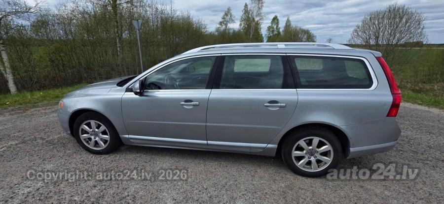 Grey Volvo V70 2012 in Rapla, with an engine capacity of 2.00 L and mileage of 557 thousand km for 6500 €, photo 3 on AUTOMOTO.COM.LV