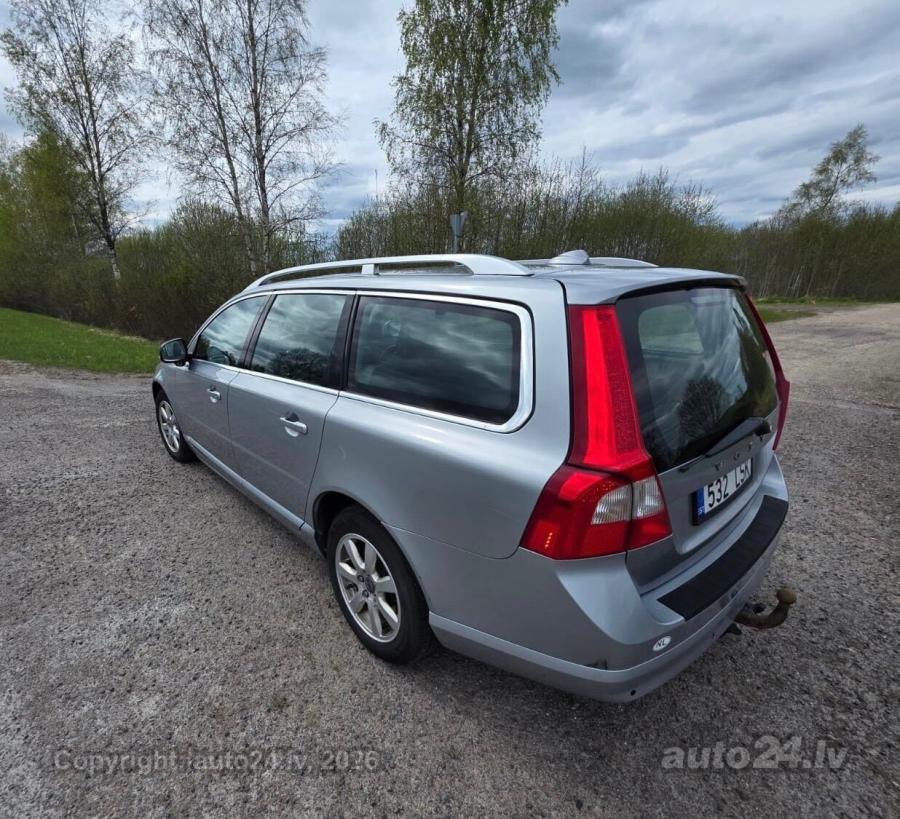 Grey Volvo V70 2012 in Rapla, with an engine capacity of 2.00 L and mileage of 557 thousand km for 6500 €, photo 4 on AUTOMOTO.COM.LV