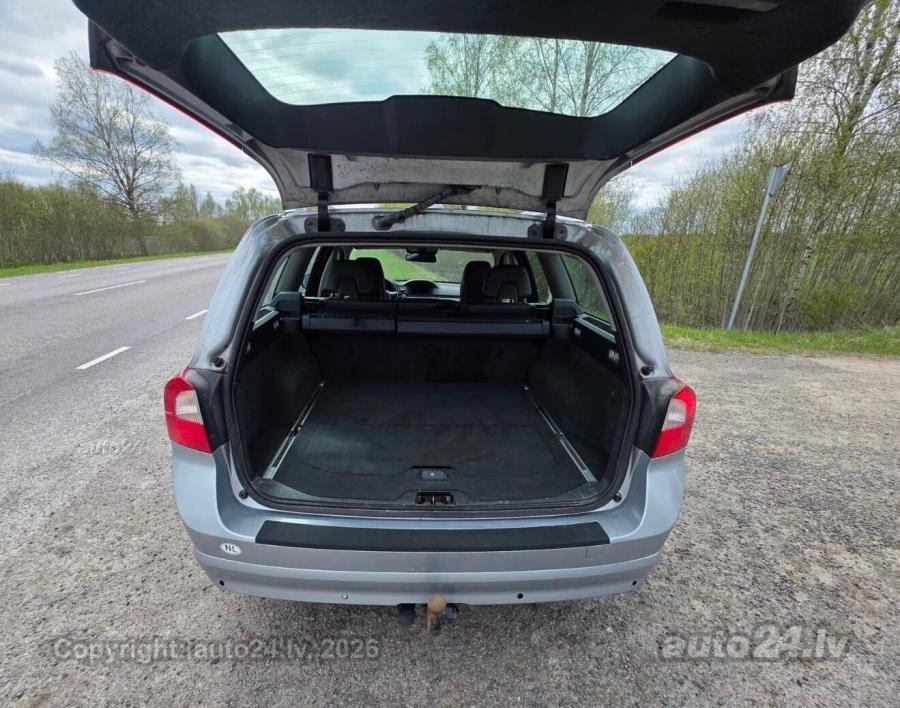Grey Volvo V70 2012 in Rapla, with an engine capacity of 2.00 L and mileage of 557 thousand km for 6500 €, photo 13 on AUTOMOTO.COM.LV