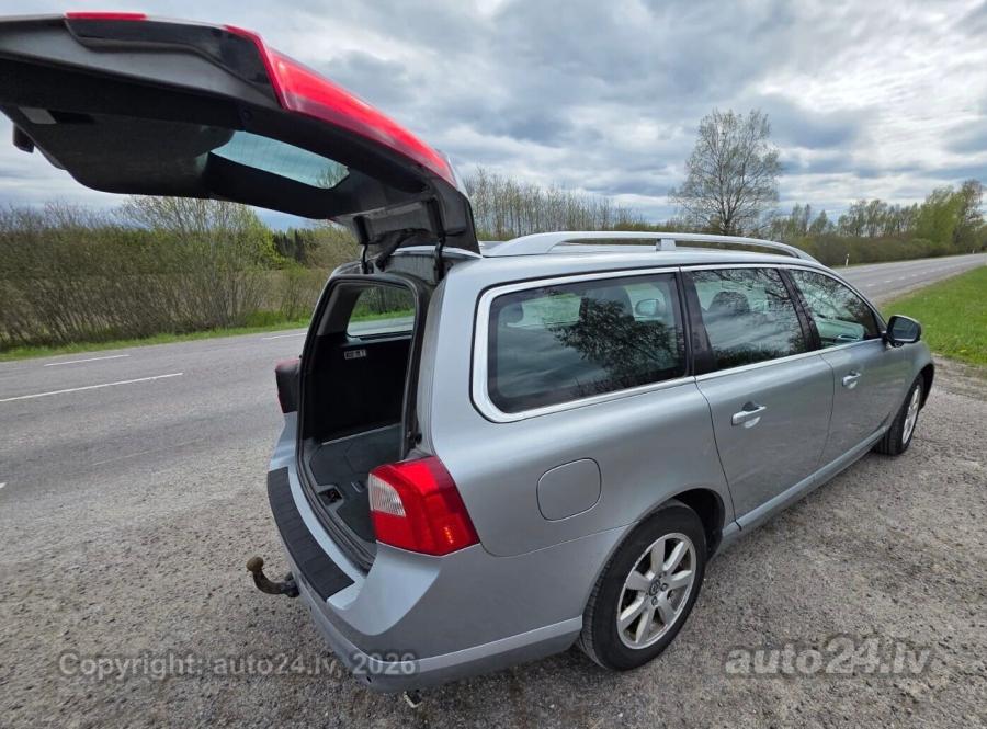 Grey Volvo V70 2012 in Rapla, with an engine capacity of 2.00 L and mileage of 557 thousand km for 6500 €, photo 15 on AUTOMOTO.COM.LV