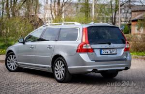 Pelēks Volvo V70 2012 Paide, ar dzinēja tilpumu 2.40 L un nobraukumu 264 tūkst. km par 8490 €, foto 3 vietnē AUTOMOTO.COM.LV