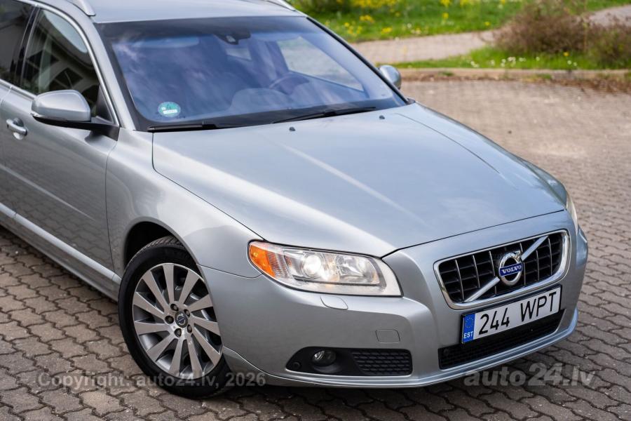 Pelēks Volvo V70 2012 Paide, ar dzinēja tilpumu 2.40 L un nobraukumu 264 tūkst. km par 8490 €, foto 6 vietnē AUTOMOTO.COM.LV