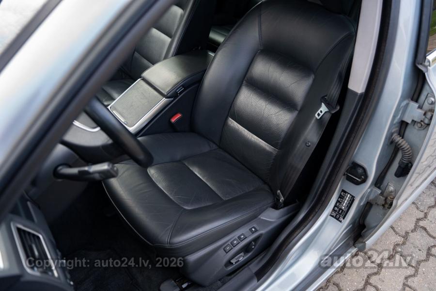Pelēks Volvo V70 2012 Paide, ar dzinēja tilpumu 2.40 L un nobraukumu 264 tūkst. km par 8490 €, foto 14 vietnē AUTOMOTO.COM.LV
