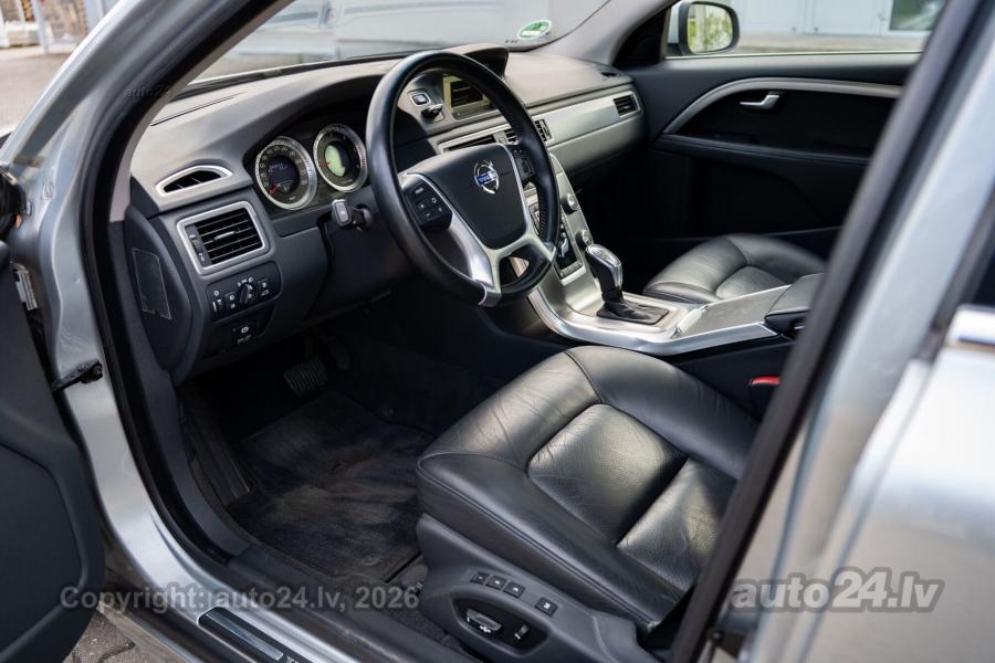 Pelēks Volvo V70 2012 Paide, ar dzinēja tilpumu 2.40 L un nobraukumu 264 tūkst. km par 8490 €, foto 15 vietnē AUTOMOTO.COM.LV