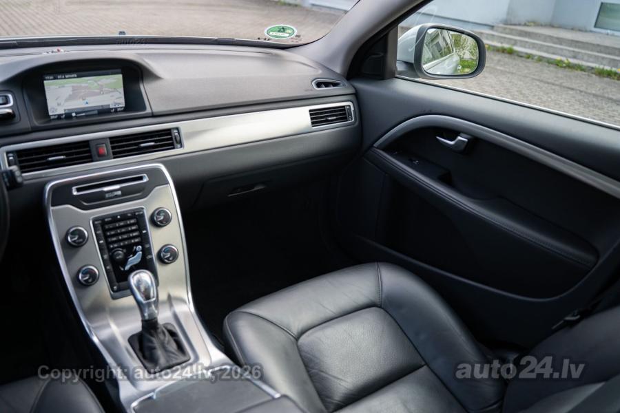 Pelēks Volvo V70 2012 Paide, ar dzinēja tilpumu 2.40 L un nobraukumu 264 tūkst. km par 8490 €, foto 17 vietnē AUTOMOTO.COM.LV