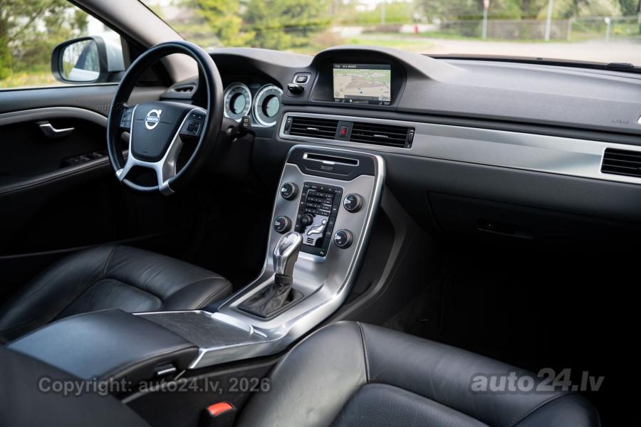 Pelēks Volvo V70 2012 Paide, ar dzinēja tilpumu 2.40 L un nobraukumu 264 tūkst. km par 8490 €, foto 18 vietnē AUTOMOTO.COM.LV