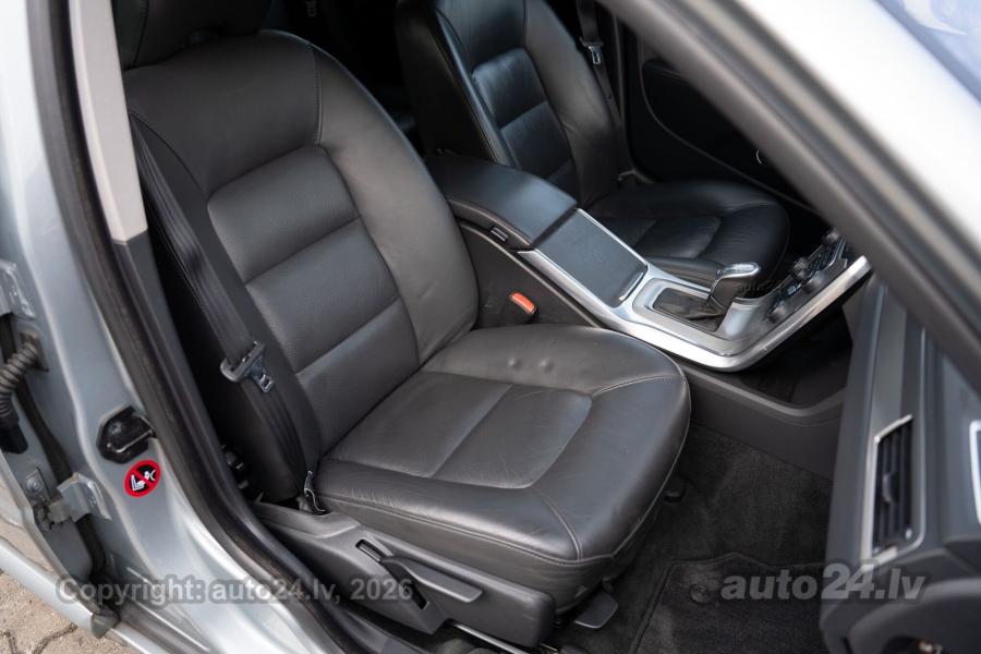 Pelēks Volvo V70 2012 Paide, ar dzinēja tilpumu 2.40 L un nobraukumu 264 tūkst. km par 8490 €, foto 21 vietnē AUTOMOTO.COM.LV
