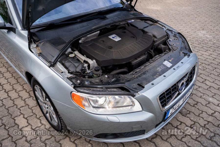 Pelēks Volvo V70 2012 Paide, ar dzinēja tilpumu 2.40 L un nobraukumu 264 tūkst. km par 8490 €, foto 24 vietnē AUTOMOTO.COM.LV