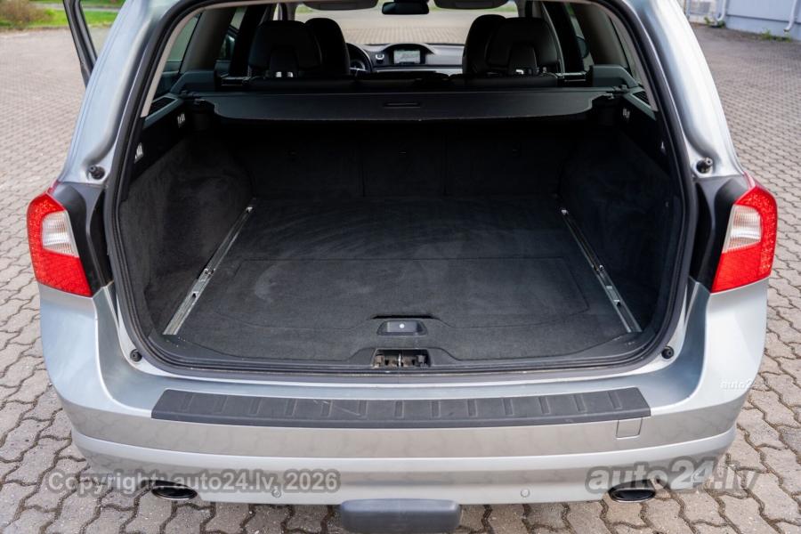 Pelēks Volvo V70 2012 Paide, ar dzinēja tilpumu 2.40 L un nobraukumu 264 tūkst. km par 8490 €, foto 25 vietnē AUTOMOTO.COM.LV