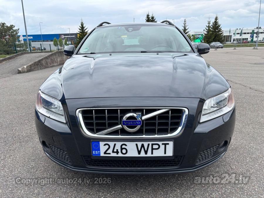 Grey Volvo V70 2012 in Paide, with an engine capacity of 2.00 L and mileage of 256 thousand km for 7390 €, photo 3 on AUTOMOTO.COM.LV
