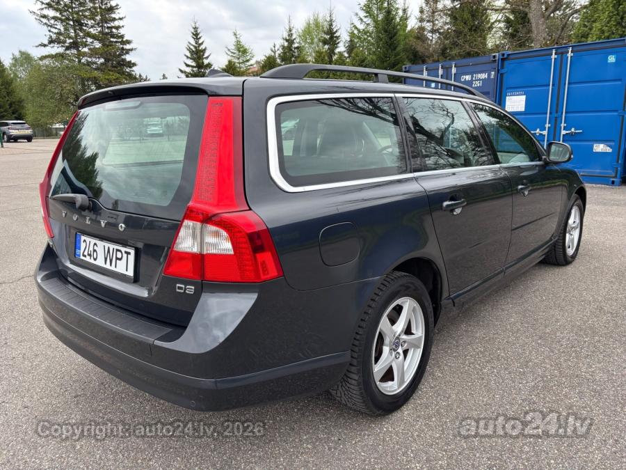 Grey Volvo V70 2012 in Paide, with an engine capacity of 2.00 L and mileage of 256 thousand km for 7390 €, photo 6 on AUTOMOTO.COM.LV
