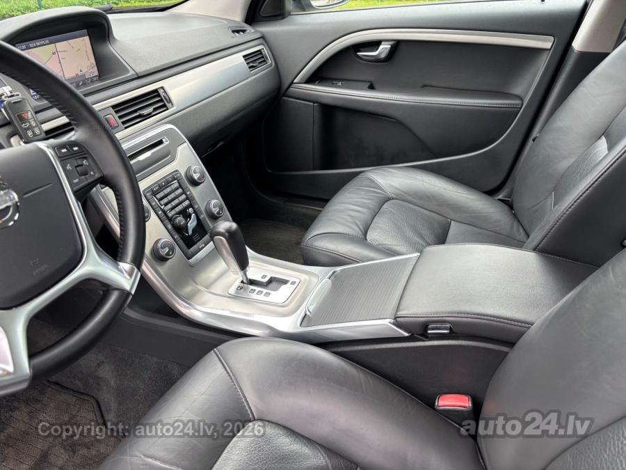 Grey Volvo V70 2012 in Paide, with an engine capacity of 2.00 L and mileage of 256 thousand km for 7390 €, photo 11 on AUTOMOTO.COM.LV