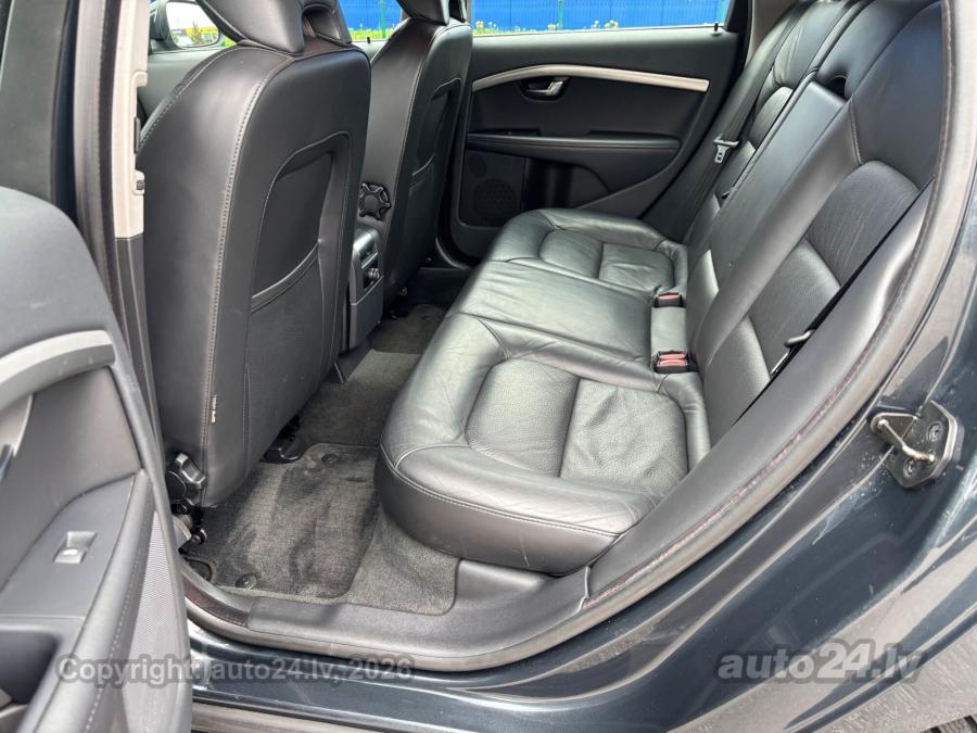 Grey Volvo V70 2012 in Paide, with an engine capacity of 2.00 L and mileage of 256 thousand km for 7390 €, photo 13 on AUTOMOTO.COM.LV