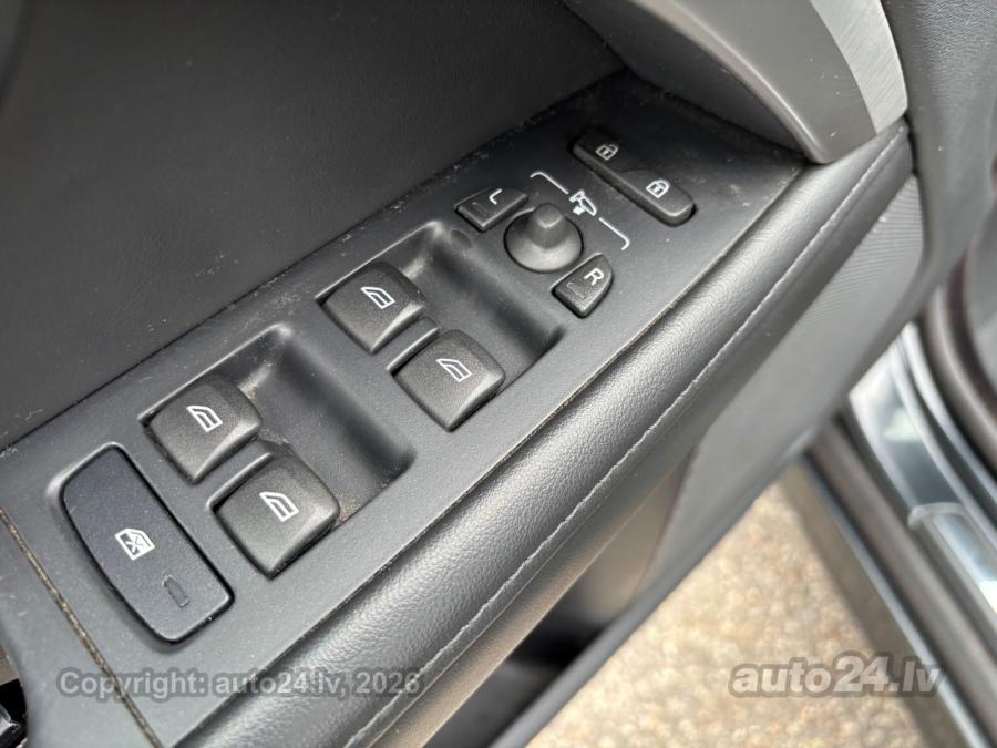 Grey Volvo V70 2012 in Paide, with an engine capacity of 2.00 L and mileage of 256 thousand km for 7390 €, photo 15 on AUTOMOTO.COM.LV