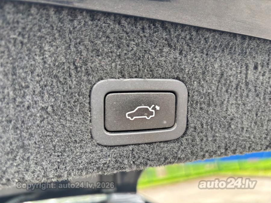 Grey Volvo V70 2012 in Paide, with an engine capacity of 2.00 L and mileage of 256 thousand km for 7390 €, photo 17 on AUTOMOTO.COM.LV