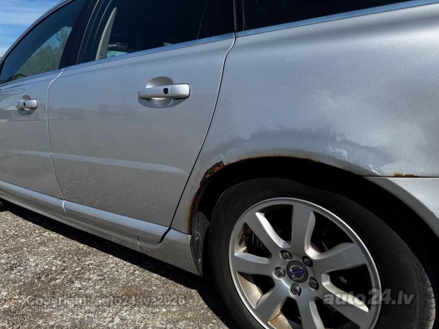 Pelēks Volvo V70 2012 Tallina, ar dzinēja tilpumu 1.60 L un nobraukumu 328 tūkst. km par 5000 €, foto 4 vietnē AUTOMOTO.COM.LV