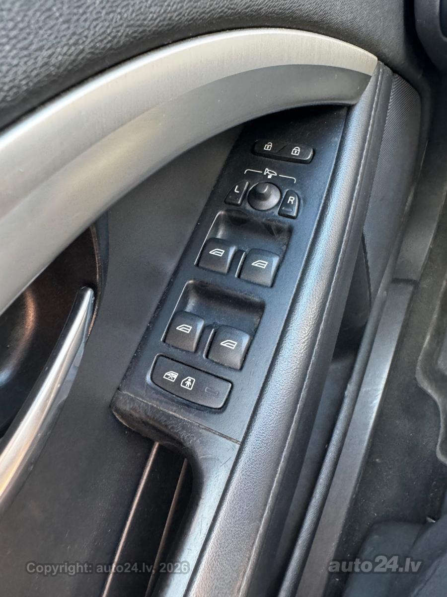 Pelēks Volvo V70 2012 Tallina, ar dzinēja tilpumu 1.60 L un nobraukumu 328 tūkst. km par 5000 €, foto 21 vietnē AUTOMOTO.COM.LV