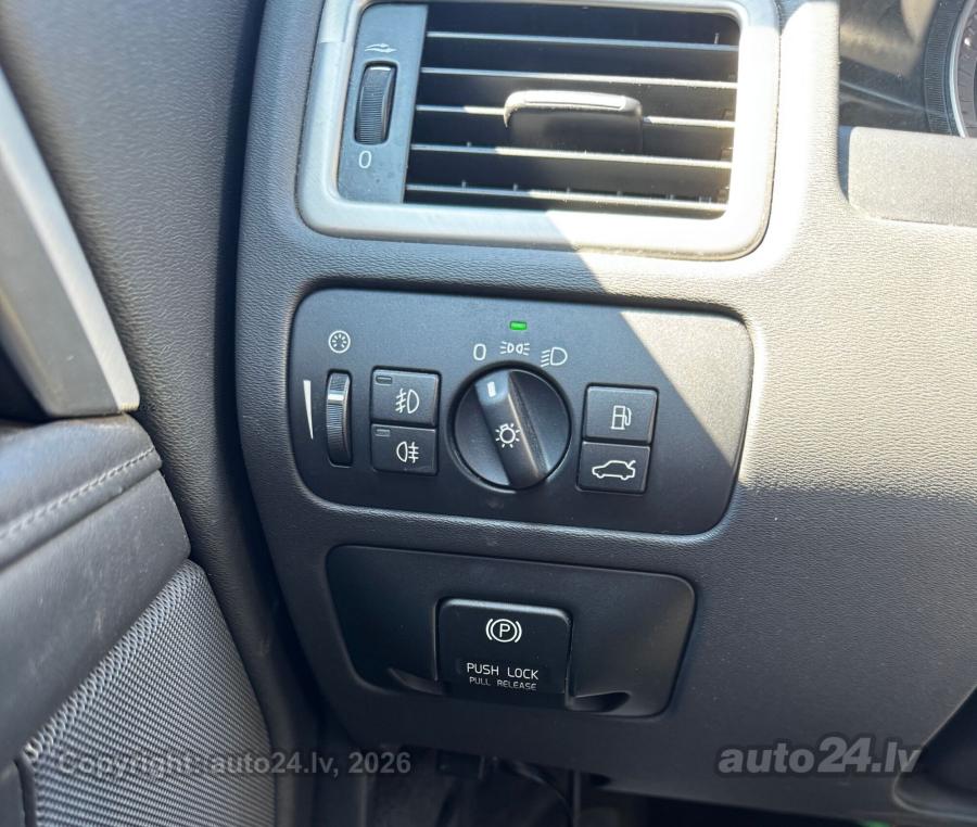 Pelēks Volvo V70 2012 Tallina, ar dzinēja tilpumu 1.60 L un nobraukumu 328 tūkst. km par 5000 €, foto 22 vietnē AUTOMOTO.COM.LV