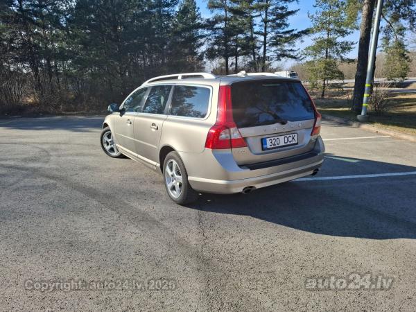 Pelēks Volvo V70 2012 Tallina, ar dzinēja tilpumu 2.40 L un nobraukumu 149 tūkst. km par 10500 €, foto 3 vietnē AUTOMOTO.COM.LV