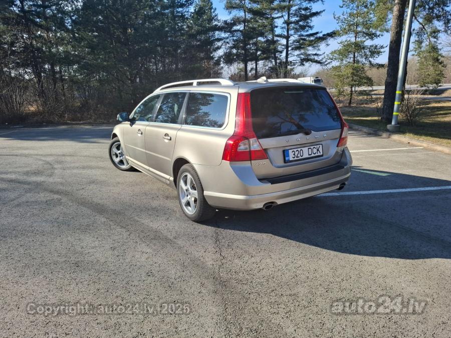 Pelēks Volvo V70 2012 Tallina, ar dzinēja tilpumu 2.40 L un nobraukumu 149 tūkst. km par 10500 €, foto 4 vietnē AUTOMOTO.COM.LV
