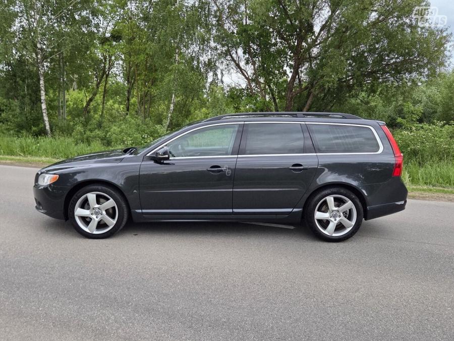 Grey Volvo V70 2012 in Kaunas, with an engine capacity of 2.00 L and mileage of 264 thousand km for 6850 €, photo 8 on AUTOMOTO.COM.LV