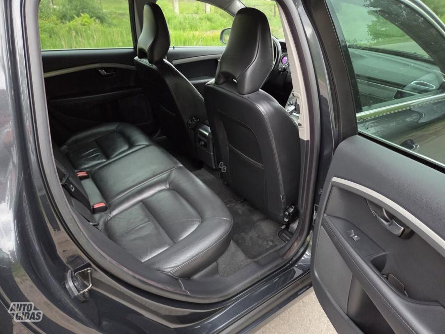 Grey Volvo V70 2012 in Kaunas, with an engine capacity of 2.00 L and mileage of 264 thousand km for 6850 €, photo 13 on AUTOMOTO.COM.LV