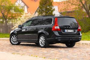 Pelēks Volvo V70 2012 Jelgava, ar dzinēja tilpumu 2.00 L un nobraukumu 0 tūkst. km par 6450 €, foto 3 vietnē AUTOMOTO.COM.LV