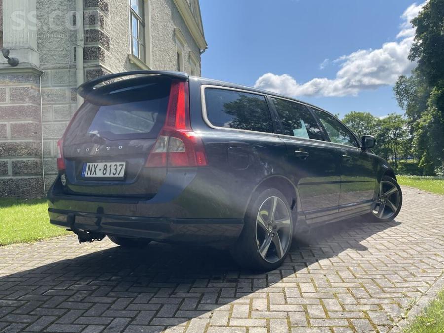 Pelēks Volvo V70 2012 Rīga, ar dzinēja tilpumu 2.00 L un nobraukumu 299 tūkst. km par 4900 €, foto 3 vietnē AUTOMOTO.COM.LV
