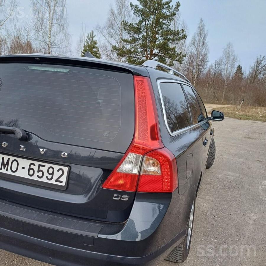 Grey Volvo V70 2012 in Ogre, with an engine capacity of 2.00 L and mileage of 300 thousand km for 5880 €, photo 3 on AUTOMOTO.COM.LV