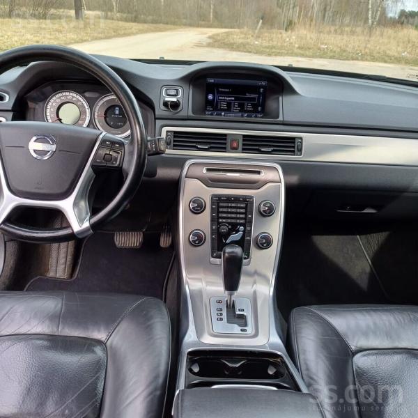 Pelēks Volvo V70 2012 Ogre, ar dzinēja tilpumu 2.00 L un nobraukumu 300 tūkst. km par 5880 €, foto 3 vietnē AUTOMOTO.COM.LV