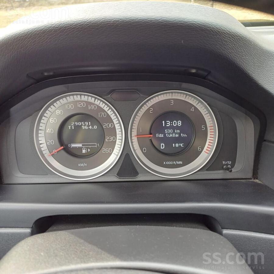 Grey Volvo V70 2012 in Ogre, with an engine capacity of 2.00 L and mileage of 300 thousand km for 5880 €, photo 5 on AUTOMOTO.COM.LV