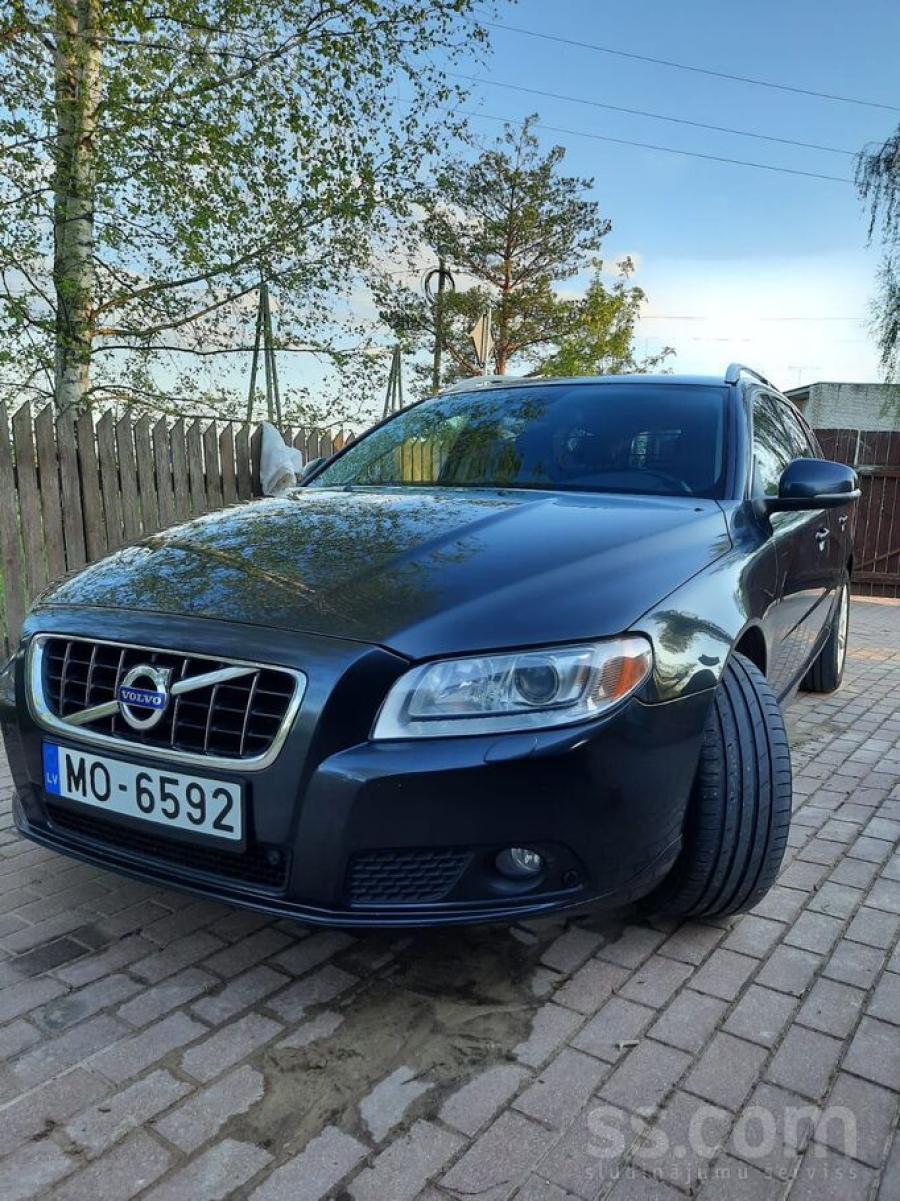 Grey Volvo V70 2012 in Ogre, with an engine capacity of 2.00 L and mileage of 300 thousand km for 5880 €, photo 10 on AUTOMOTO.COM.LV