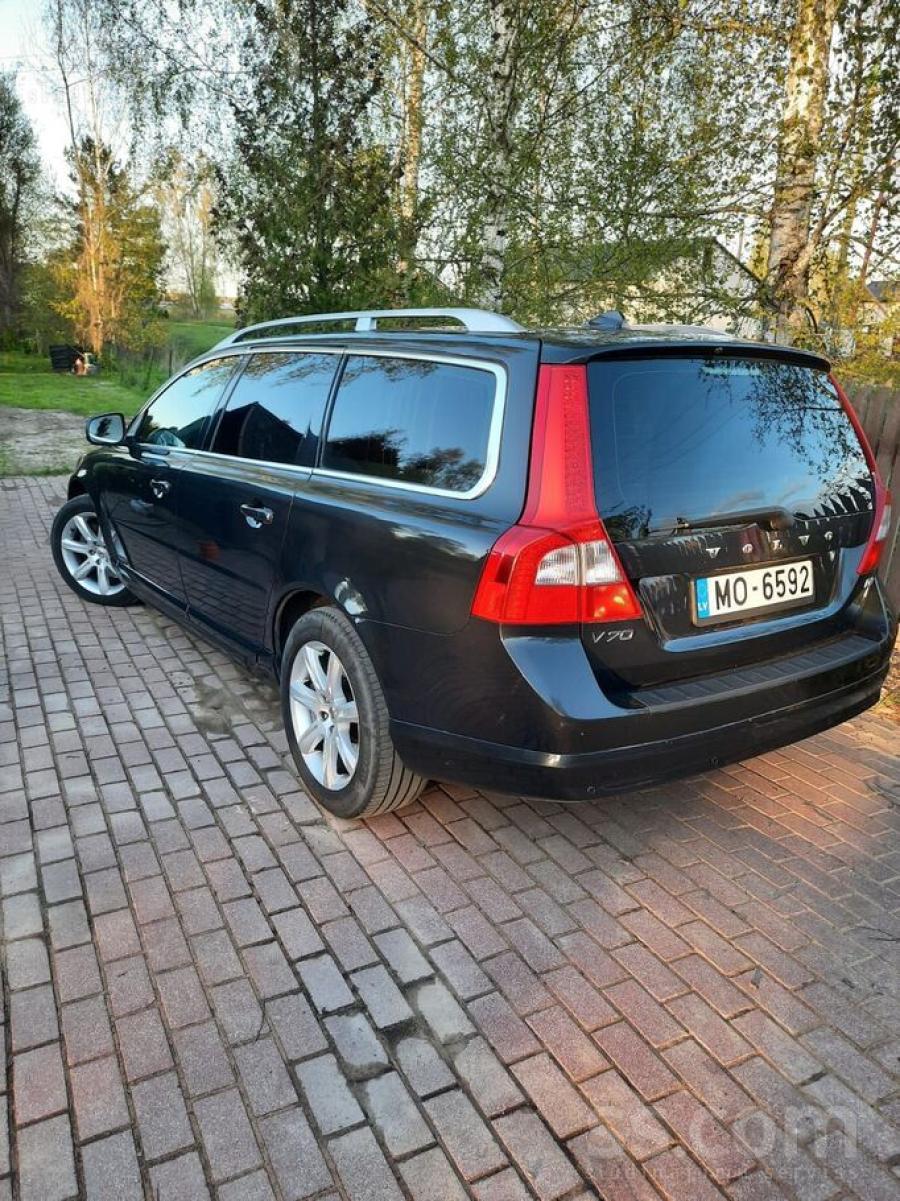 Grey Volvo V70 2012 in Ogre, with an engine capacity of 2.00 L and mileage of 300 thousand km for 5880 €, photo 11 on AUTOMOTO.COM.LV