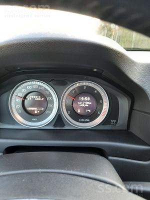Grey Volvo V70 2012 in Ogre, with an engine capacity of 2.00 L and mileage of 300 thousand km for 5880 €, photo 12 on AUTOMOTO.COM.LV