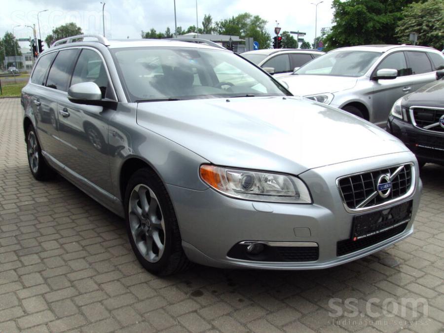 Grey Volvo V70 2012 in Riga, with an engine capacity of 2.00 L and mileage of 243 thousand km for 8400 €, photo 3 on AUTOMOTO.COM.LV