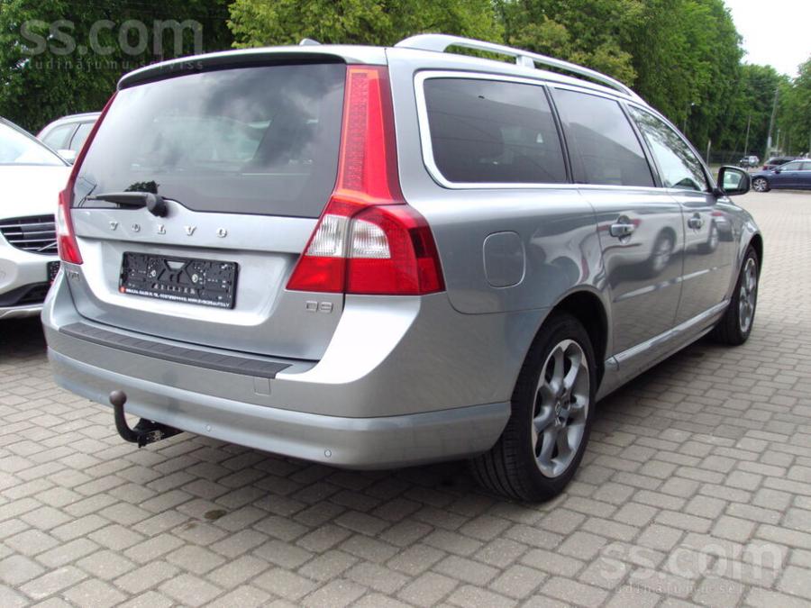 Grey Volvo V70 2012 in Riga, with an engine capacity of 2.00 L and mileage of 243 thousand km for 8400 €, photo 4 on AUTOMOTO.COM.LV