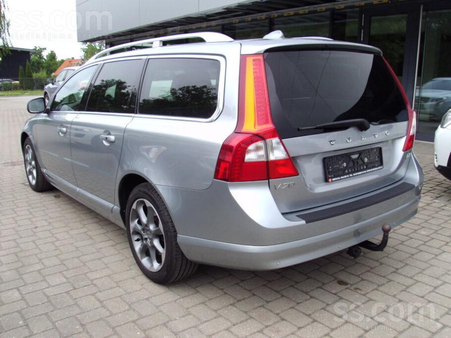 Grey Volvo V70 2012 in Riga, with an engine capacity of 2.00 L and mileage of 243 thousand km for 8400 €, photo 5 on AUTOMOTO.COM.LV