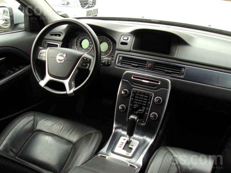 Grey Volvo V70 2012 in Riga, with an engine capacity of 2.00 L and mileage of 243 thousand km for 8400 €, photo 7 on AUTOMOTO.COM.LV