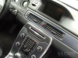 Grey Volvo V70 2012 in Riga, with an engine capacity of 2.00 L and mileage of 243 thousand km for 8400 €, photo 9 on AUTOMOTO.COM.LV