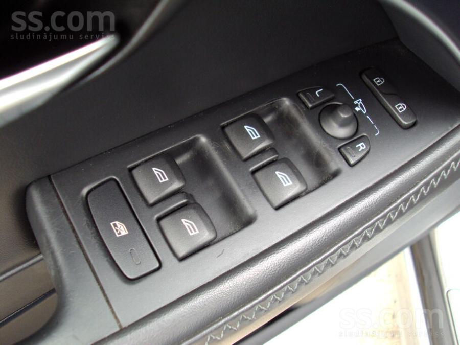 Grey Volvo V70 2012 in Riga, with an engine capacity of 2.00 L and mileage of 243 thousand km for 8400 €, photo 15 on AUTOMOTO.COM.LV