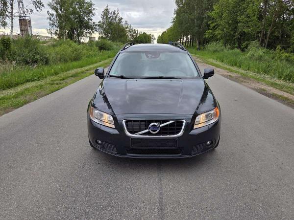 Grey Volvo V70 2012 in Kaunas, with an engine capacity of 1.98 L and mileage of 269 thousand km for 6650 €, photo 2 on AUTOMOTO.COM.LV