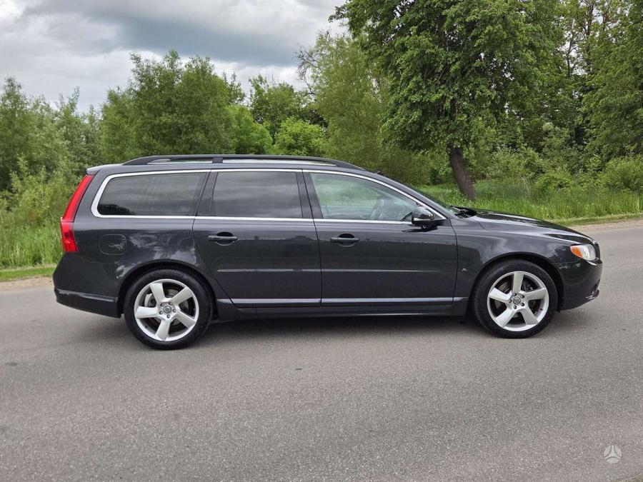 Grey Volvo V70 2012 in Kaunas, with an engine capacity of 1.98 L and mileage of 269 thousand km for 6650 €, photo 5 on AUTOMOTO.COM.LV