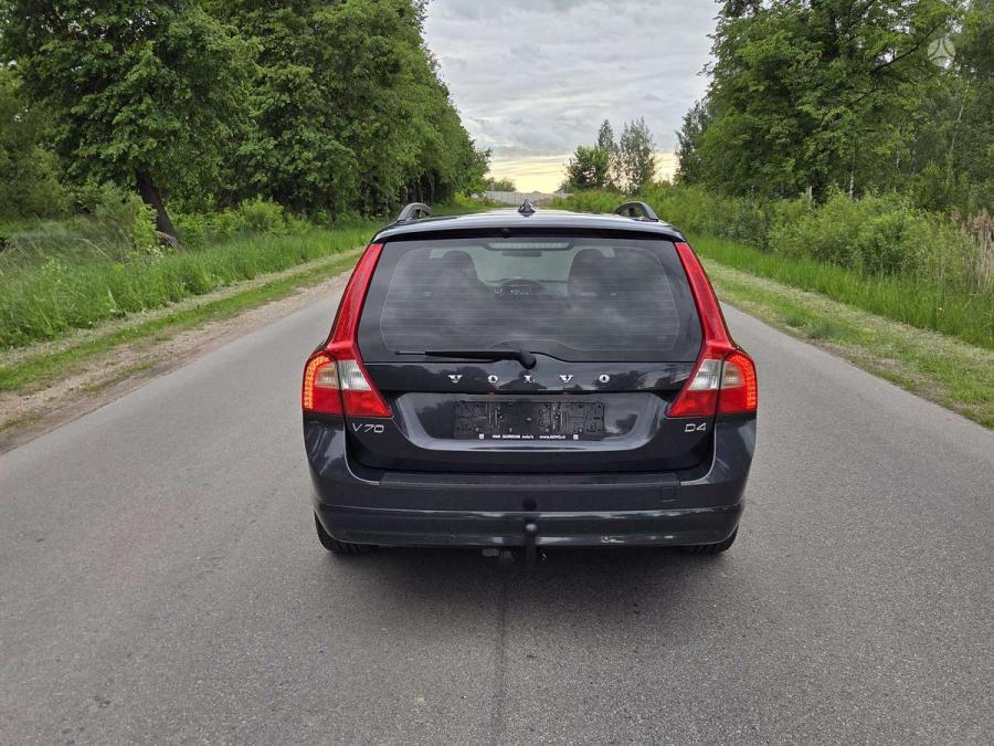 Grey Volvo V70 2012 in Kaunas, with an engine capacity of 1.98 L and mileage of 269 thousand km for 6650 €, photo 7 on AUTOMOTO.COM.LV