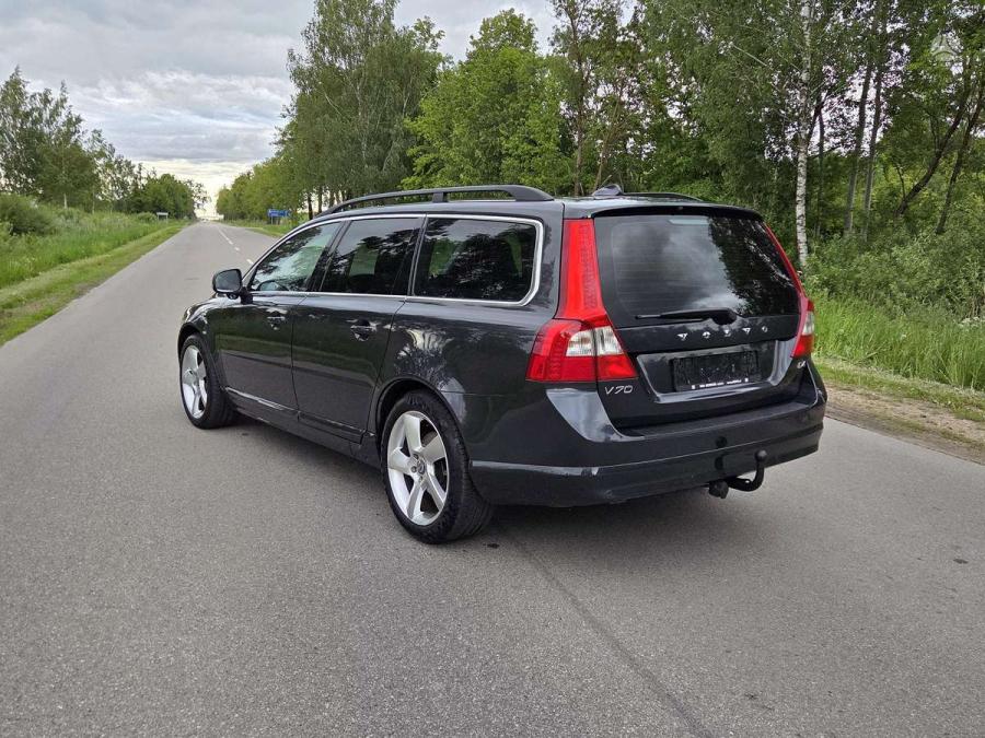 Grey Volvo V70 2012 in Kaunas, with an engine capacity of 1.98 L and mileage of 269 thousand km for 6650 €, photo 8 on AUTOMOTO.COM.LV