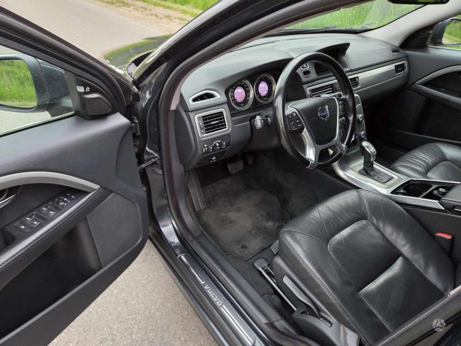 Grey Volvo V70 2012 in Kaunas, with an engine capacity of 1.98 L and mileage of 269 thousand km for 6650 €, photo 11 on AUTOMOTO.COM.LV